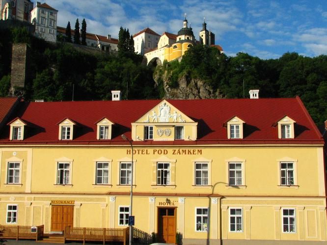 Restaurace Hotelu Pod Zámkem (Vranov nad Dyjí) • Firmy.cz