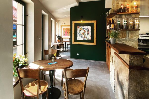 LOKÁL CAFE (Jičín, Staré Město) • Firmy.cz