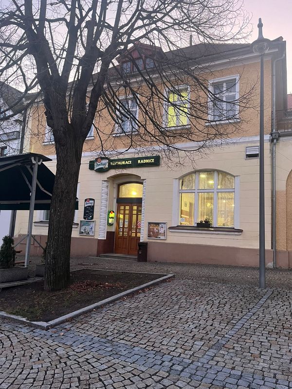 Restaurace Radnice (Dobrovice) • Firmy.cz