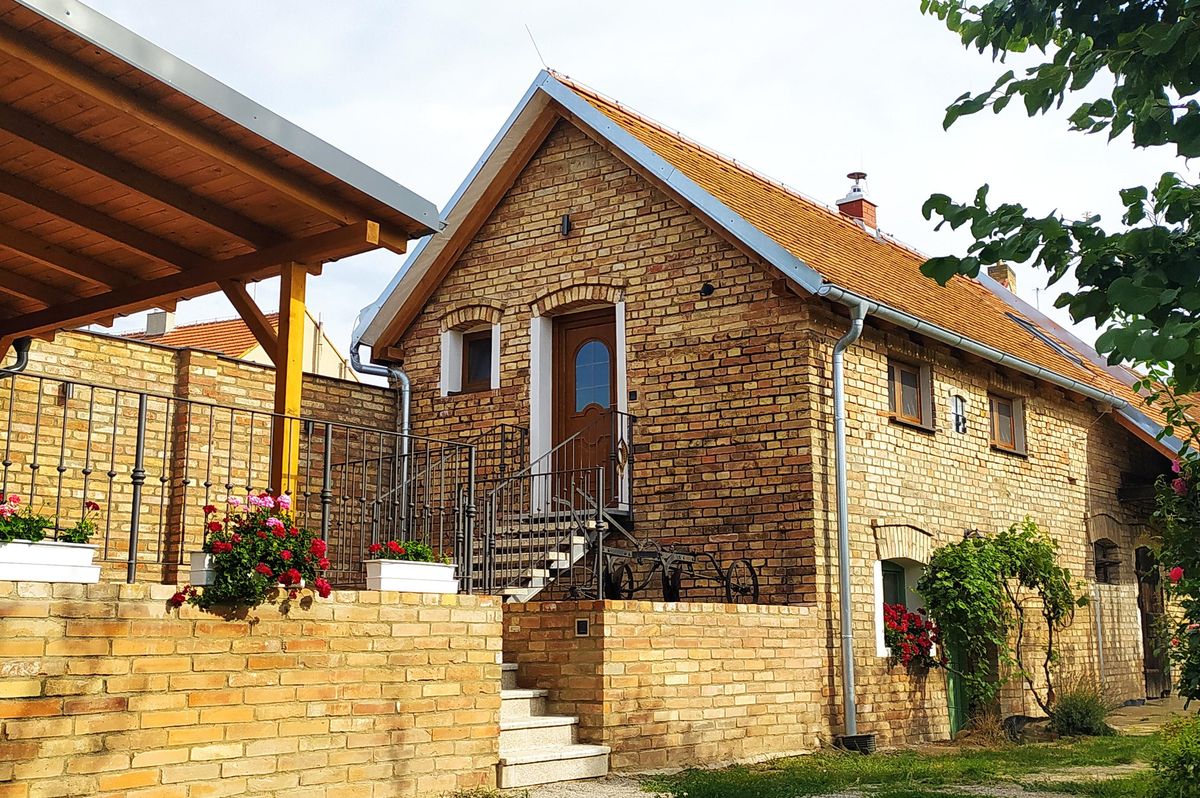 Starý dvůr pod Pálavou (Šakvice) • Firmy.cz