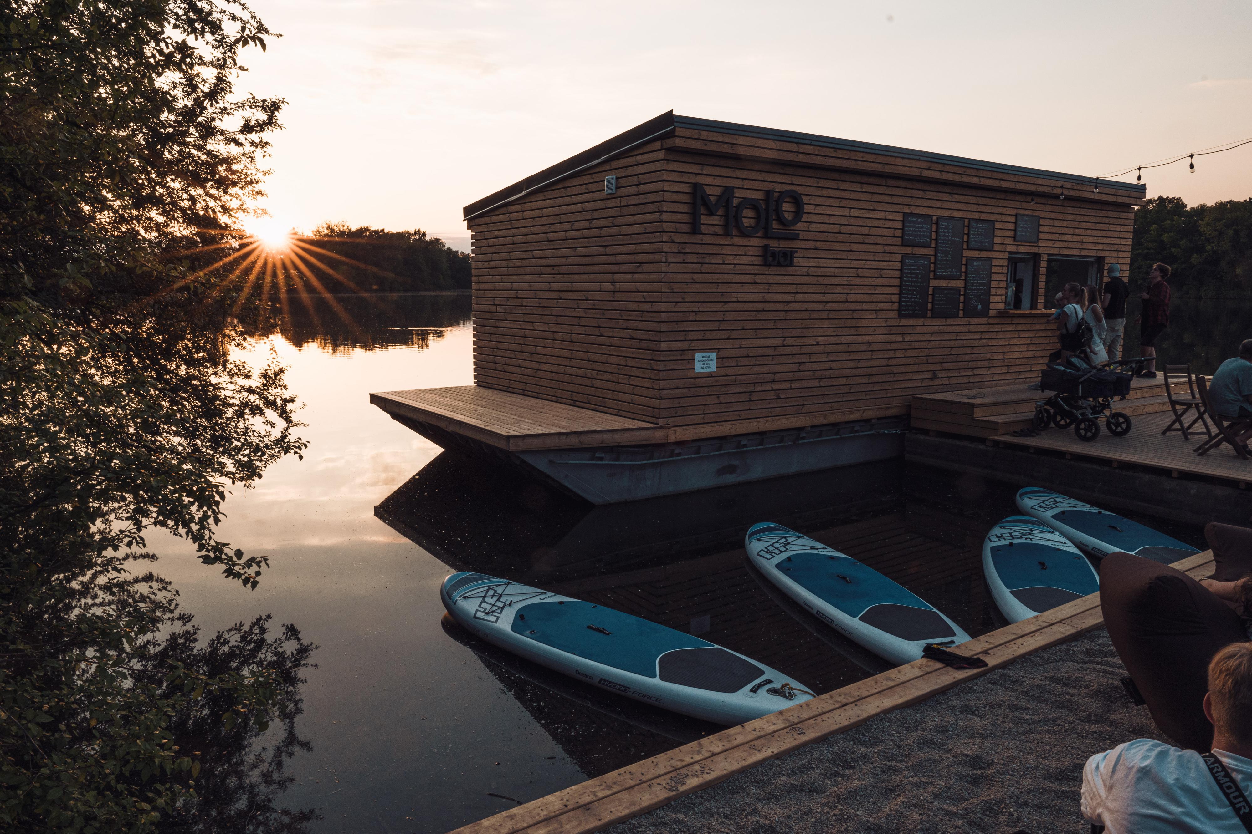Půjčovna paddleboardů v Praze za 150 Kč Praha, Uhříněves Molo wake bar ...