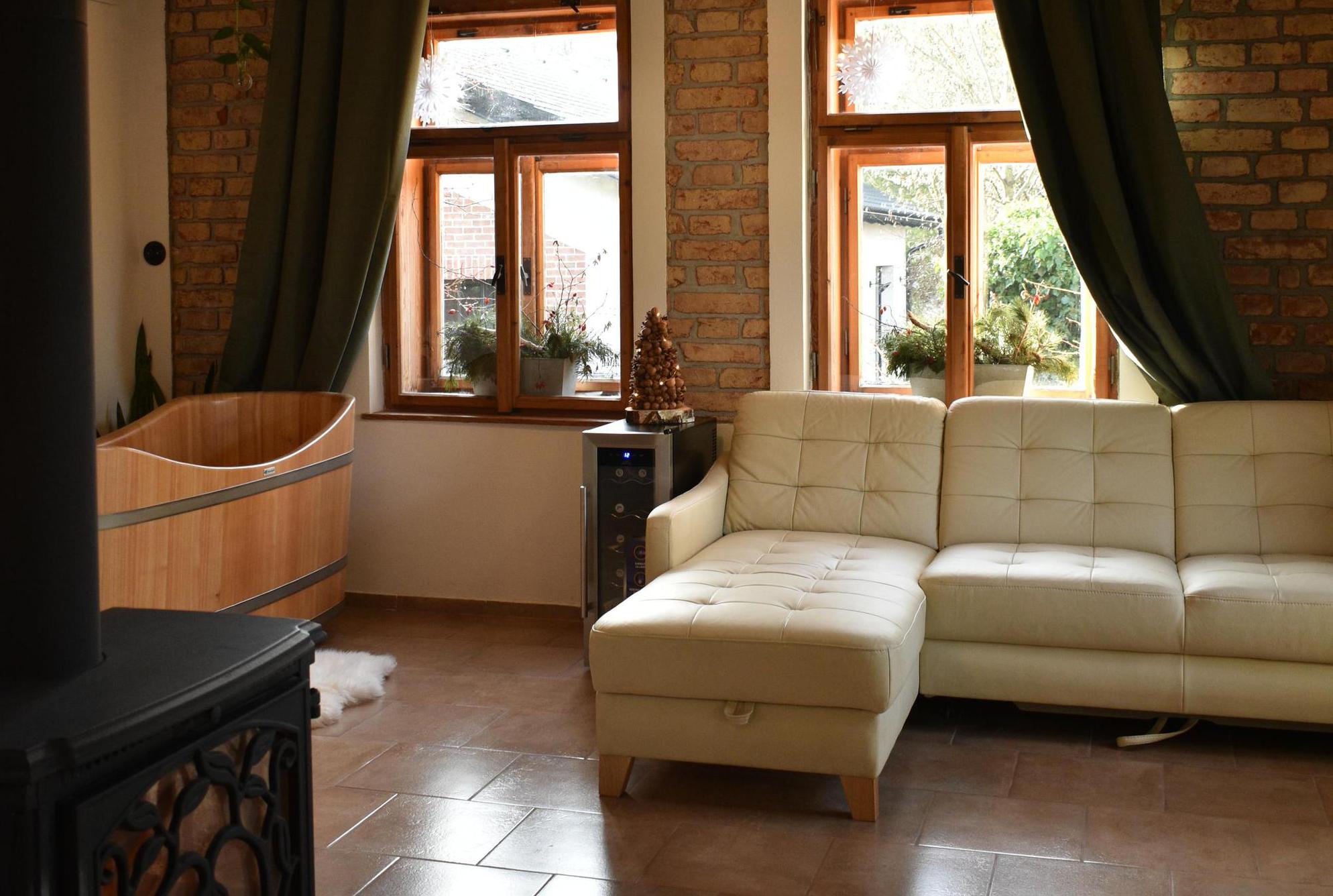 3 nejlepších firem: Ubytování - dovolená Rovensko pod Troskami • Firmy.cz