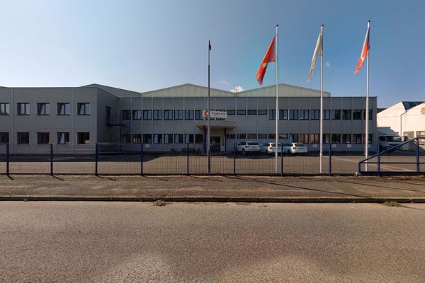 PLASTON CR, s.r.o. (Šluknov) • Firmy.cz