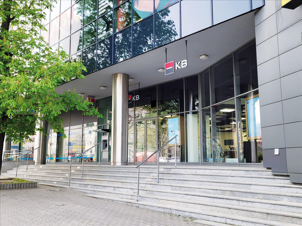 Nákupní Centrum Fénix Vysočanská: obchody a služby • Firmy.cz