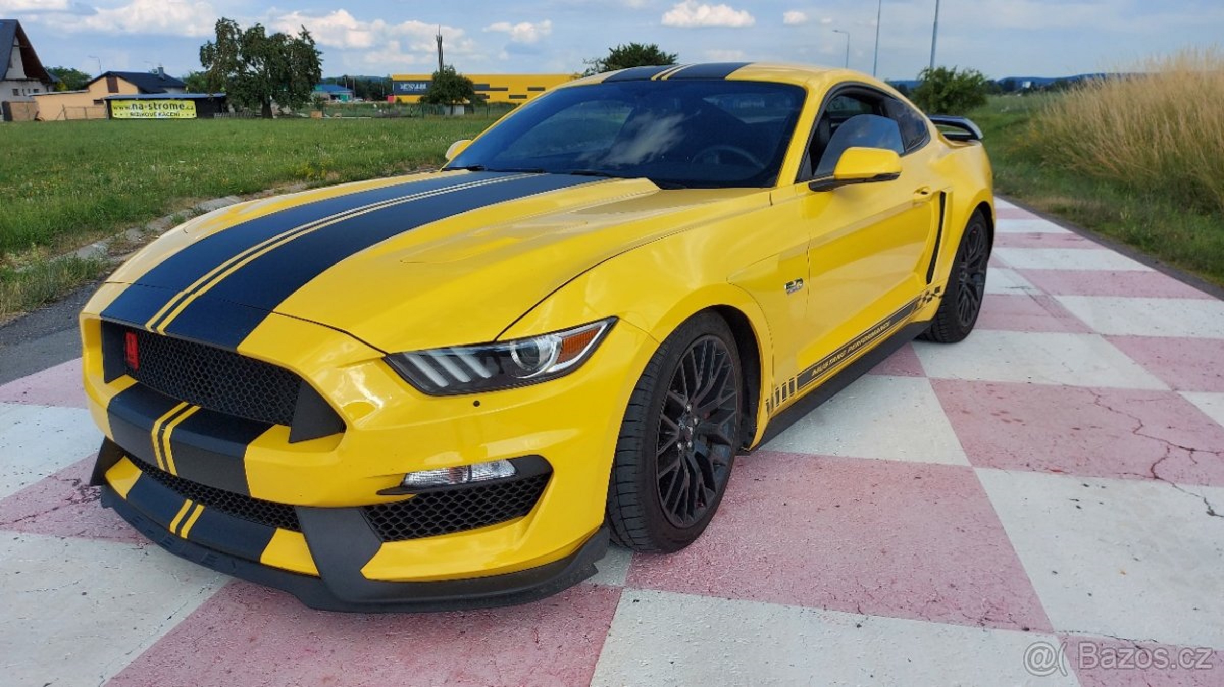 Půjč si Ford Mustang GT V8 na 12 hodin za 4 990 Kč Mohelnice Srncův ...
