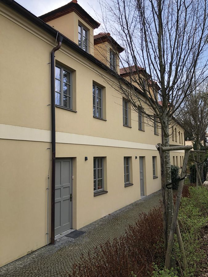 V2 Logistics (Praha, Dejvice) • Firmy.cz