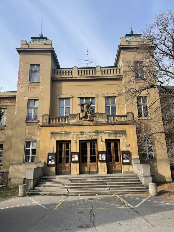 Divadlo Za plotem (Praha, Bohnice) • Firmy.cz