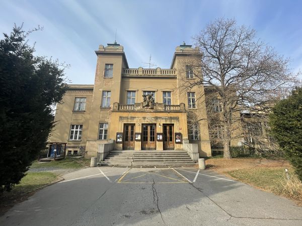 Divadlo Za plotem (Praha, Bohnice) • Firmy.cz