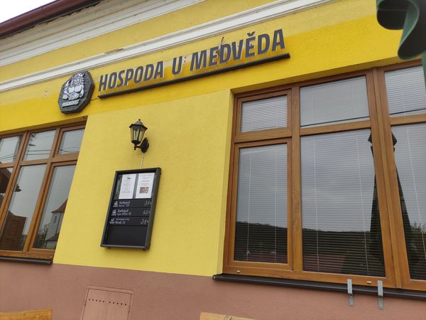 Hospoda u Medvěda (Milovice) • Firmy.cz
