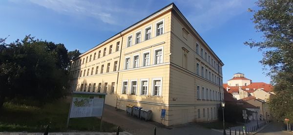 Střední průmyslová škola grafická, Praha 1, Hellichova 22 (Praha, Malá ...