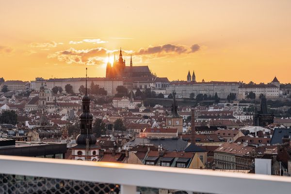 Rooftop Bar & Restaurant - Fly Vista (Praha, Nové Město) + Denní menu ...