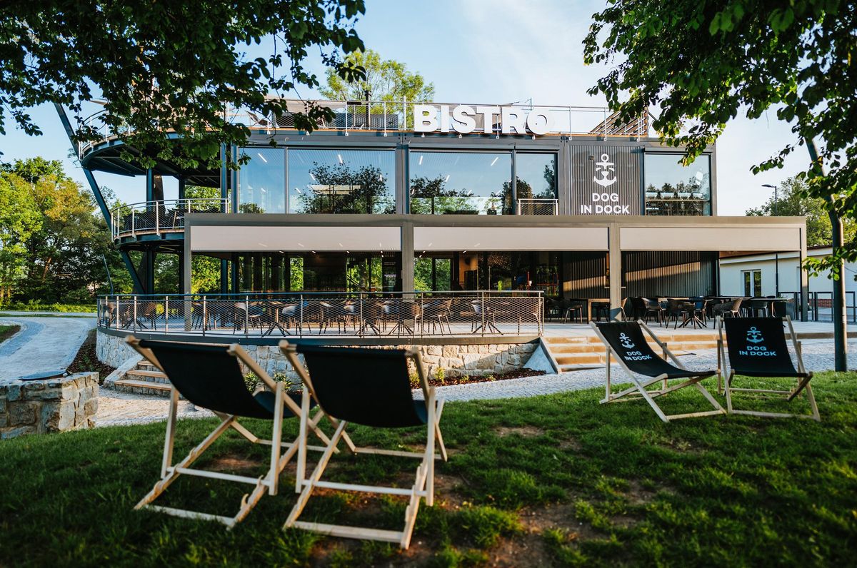 Bistro Dog in Dock (Veselí nad Moravou) • Firmy.cz