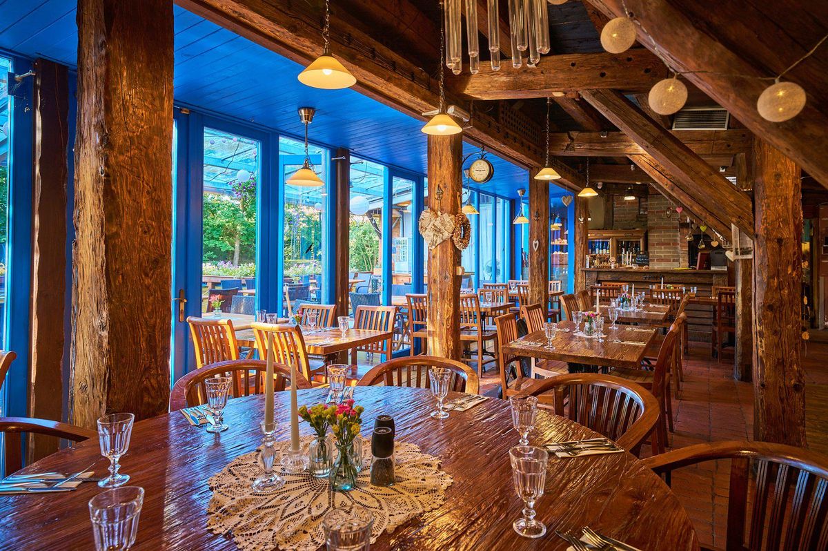 Restaurace Hliněná Bašta (Průhonice) • Firmy.cz