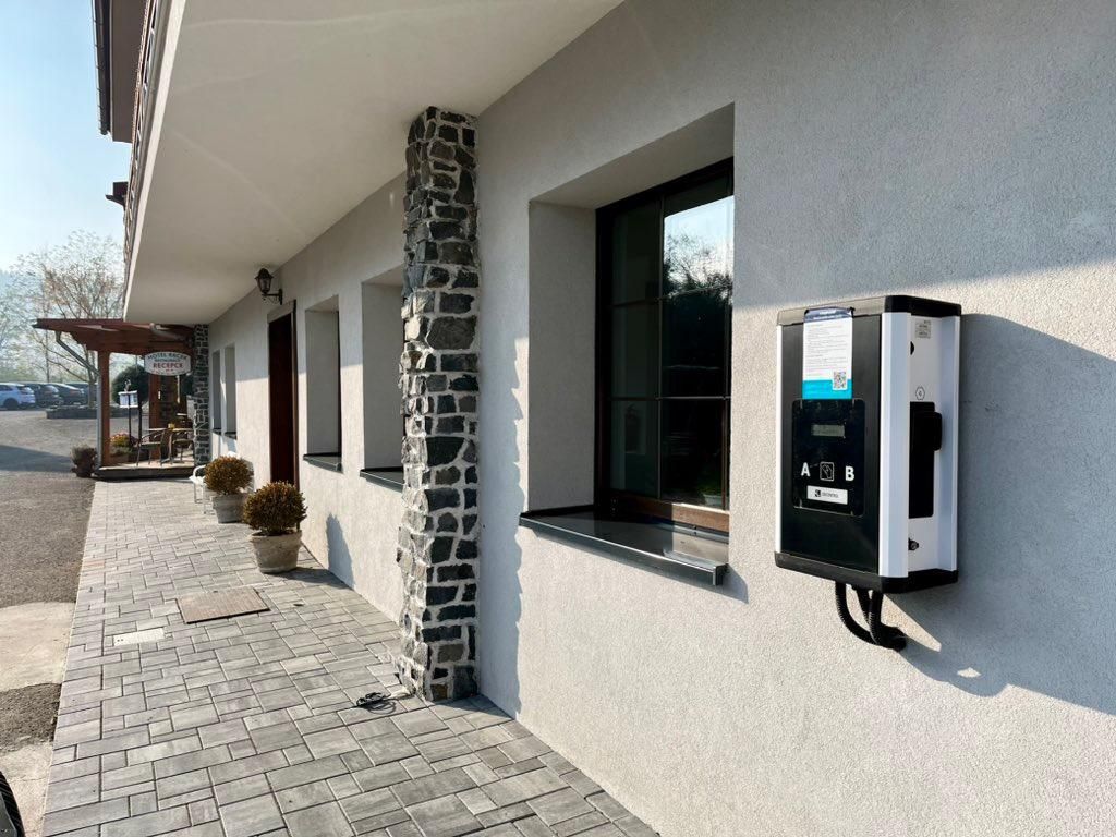Nabíjecí stanice Hotel Racek (Úštěk-České Předměstí) • Firmy.cz