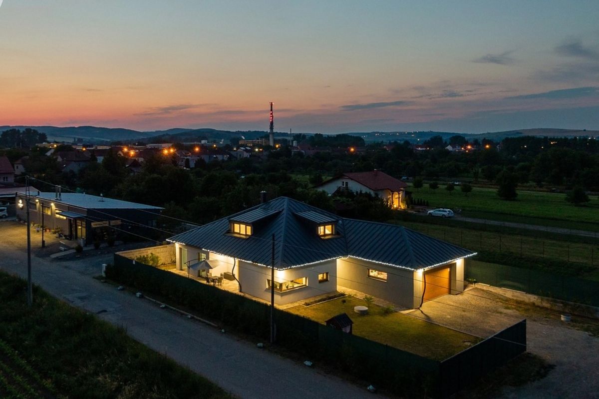 Azema - Adam Kortan (Babice) • Firmy.cz